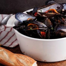 Steamed mussels with white wine, garlic and chilli | Woolworths.co.za