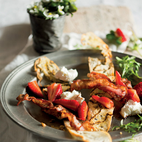 Crostini with bacon & strawberries | Woolworths.co.za