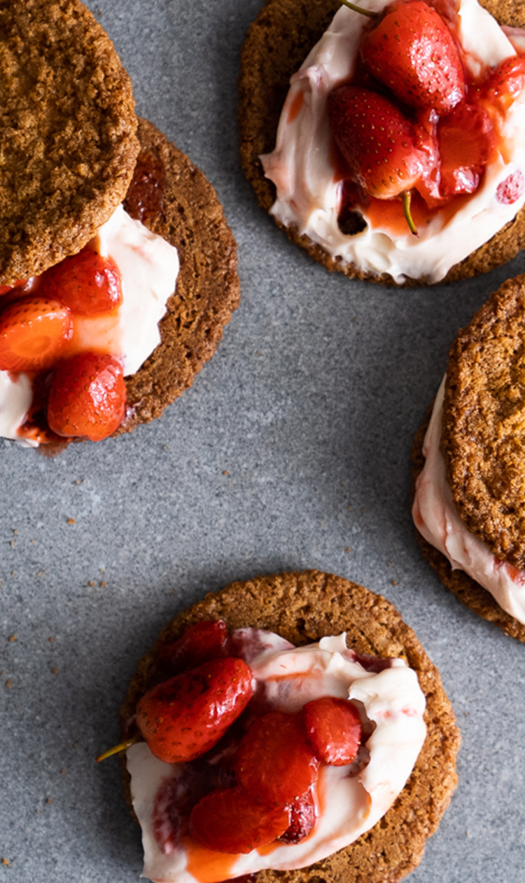 We made no-bake cheesecake cookie sarmies and they are delicious ...