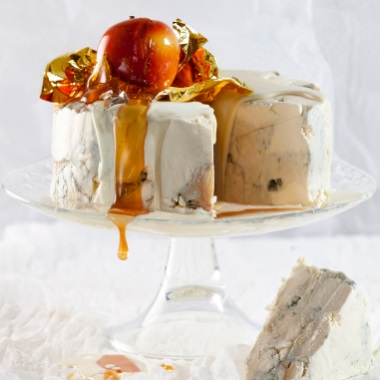 Gorgonzola cheesecake with white-chocolate frosting | Woolworths.co.za