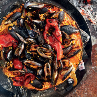 Smoky mussel paella | Woolworths.co.za