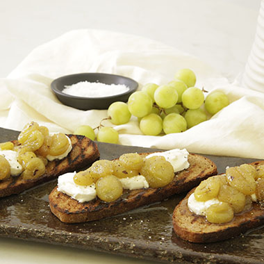 Balsamic roasted grapes with goats cheese | Woolworths.co.za